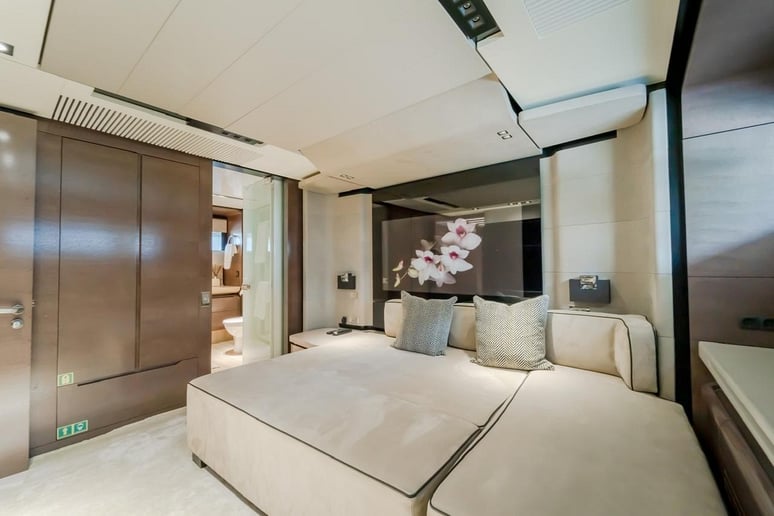 Rent Peri Saffuriya 130 ft (40m) Power boat in Dubai Harbour | Rental ...