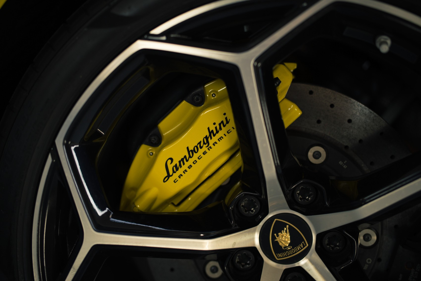 Rent a Lamborghini Evo coupe (Yellow), 2020 ID-06351, in Dubai - Renty.ae